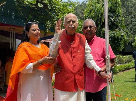 Lal Krishna Advani Hoists Flag On Independence Day Remembers Freedom