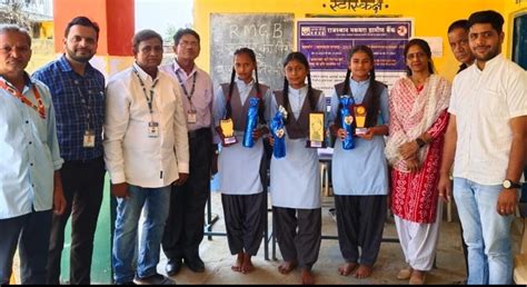 भ्रष्टाचार का विरोध करें राष्ट्र के प्रति समर्पित रहे। विषय पर छात्र