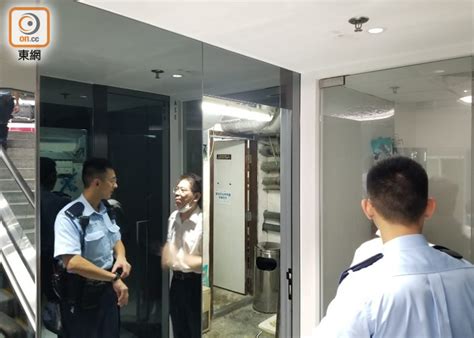 北角萬利廣場墮石屎 男工頭部受傷送院｜即時新聞｜港澳｜oncc東網