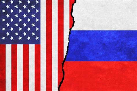 亀裂の入った壁に国旗を掲げるアメリカ合衆国とロシア イラストレーションのベクターアート素材や画像を多数ご用意 イラストレーション