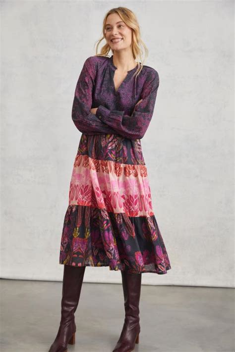 칼라 티어드 맥시 드레스 앤트로폴로지 한국 공식 스토어 유니크한 여성 패션 및 라이프스타일 편집샵 200개이상의 프리미엄 브랜드 여성 의류 액세서리 홈 인테리어