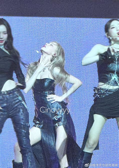 내가 사랑했던 모든 여자들 오늘자 홍콩 콘서트 1일차 윈터 폰카짤 Daum 카페