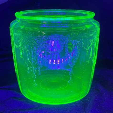 Green Depression Glass Serving Bowl Footed 85 Diameter Anchor