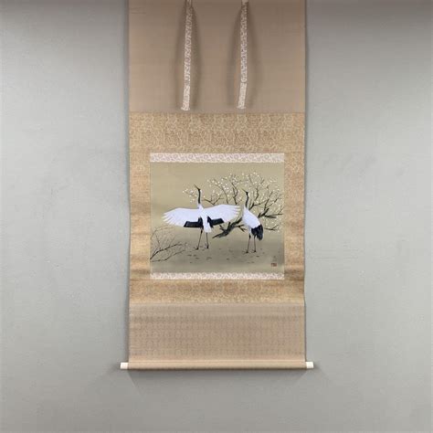 美品 掛け軸 日本画家 川村憲邦作 梅に双鶴図 共箱 縁起物 太巻き付 メルカリ