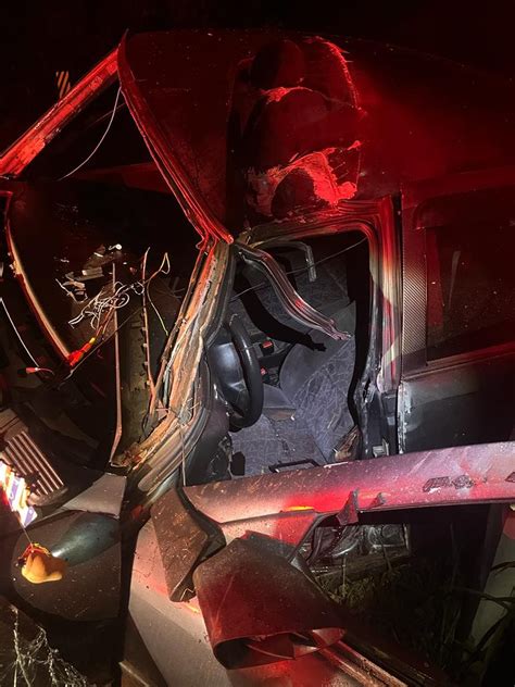 Motorista De 20 Anos Morre Após Sair Da Pista E Bater Em Poste De