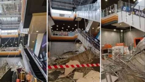 Siling Pusat Beli Belah Di Cheras Kl Malaysia Runtuh Tiada