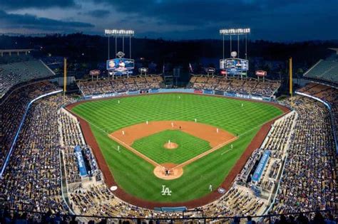 Peso Pluma Lanzará La Primera Bola En Juego De Los Dodgers Luz Noticias