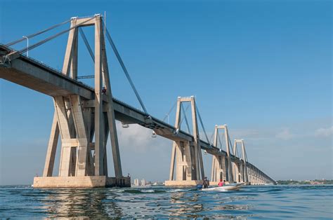 Construcción de puentes atirantados con tirantes fabricados in situ