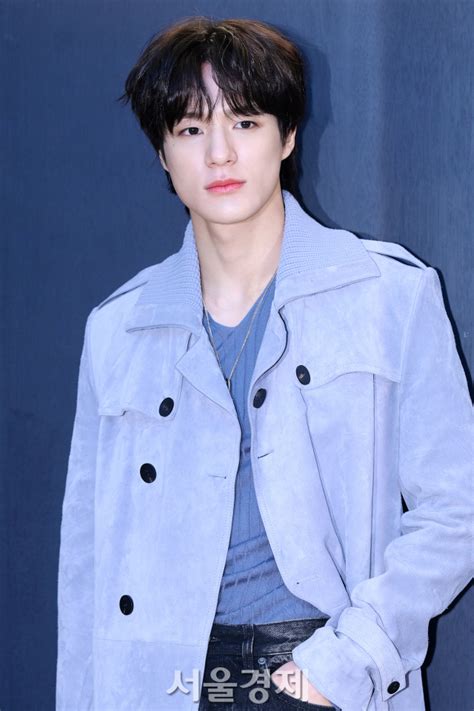 더쿠 페라가모 팝업스토어 오픈 행사 참석한 Nct드림 제노