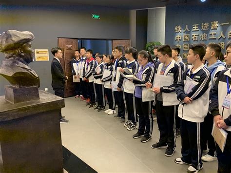 招生工作 我校优秀生源基地——鄠邑区第一中学师生代表来校参观交流 陕西省石油石化虚拟仿真实验教学中心