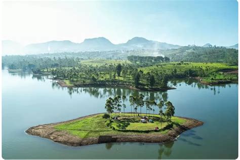 Camping Seru Di Pulau Tengah Danau Destinasi Tersembunyi Nusa Manona