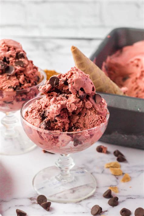 No Churn Red Velvet Ice Cream The Gingered Whisk