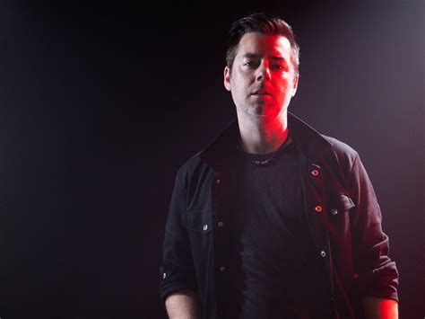 Rising Rock Star Rob Lea Shakes The Internet With Debut Single Reflection