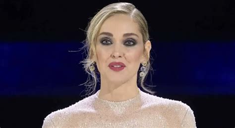 Chiara Ferragni Nuda Sul Palco Dellariston Lancia Un Forte Messaggio