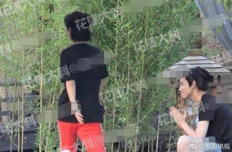 楊紫探班男友秦俊傑，舉止親密，片場撒狗糖 每日頭條