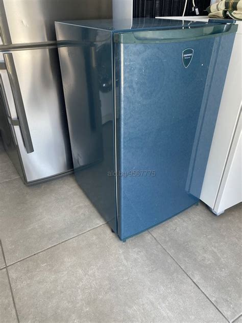 Син малък хладилник Хладилник Daewoo Друг цвят Хладилници Фризери Карлово Син малък х