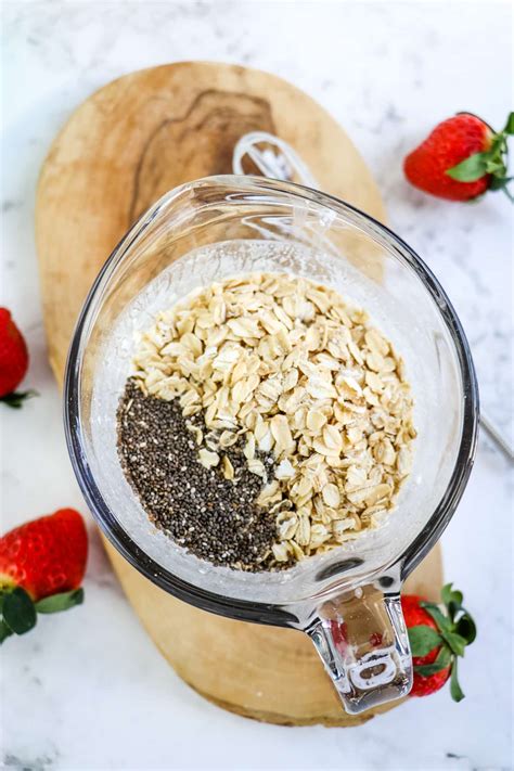 Healthy And Delicious Strawberry Shortcake Overnight Oats