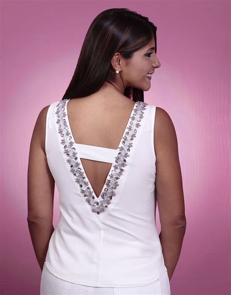 Blusa con Perlas Moradas y Pedrería Tank Tops Women Fashion Blouses Womens Fashion Moda