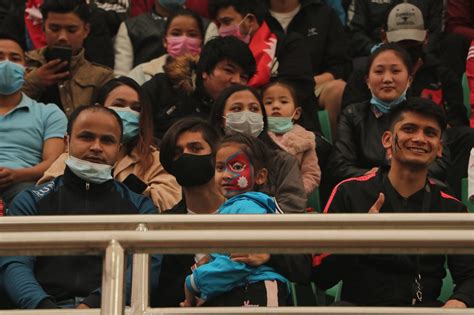 राष्ट्रिय झन्डासहित रंगशाला पुगे समर्थक तस्बिरमा बाह्रखरी