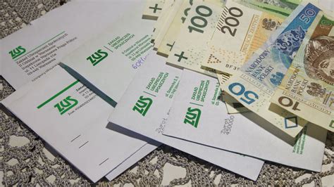ZUS w 4 dni wypłacił ponad 8 mln zł wyrównania Kto otrzyma dopłatę do świadczenia Wiadomości