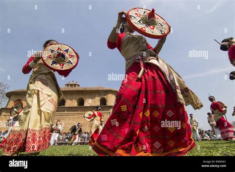 Sivasagar Assam India 15th Apr 2015 Girls Perform Bihu Dance At