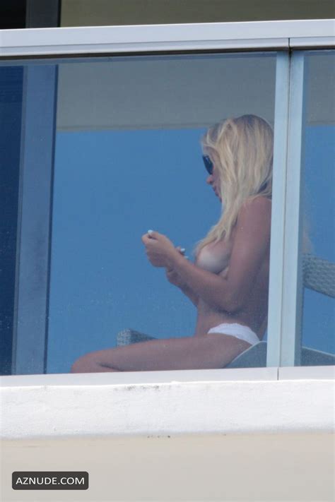 Laura Cremaschi Topless In Her Hotel Balcony In Miami Beach Aznude