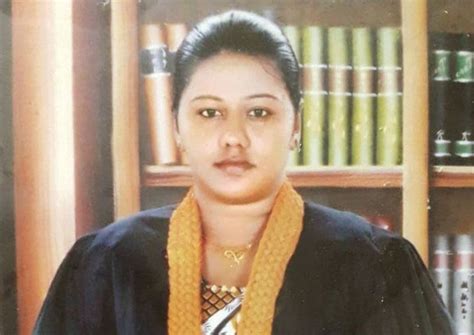 මගේ දුව හිටගෙන ඉද්දි කුට්ටියක් එක්ක බිමට වැටුණා ඒක දැකපු මිඩ් වයිෆ්