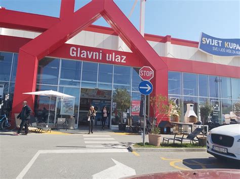 Brojni Kupci Su I Danas Pohrlili U Bauhaus Dalmatinski Portal