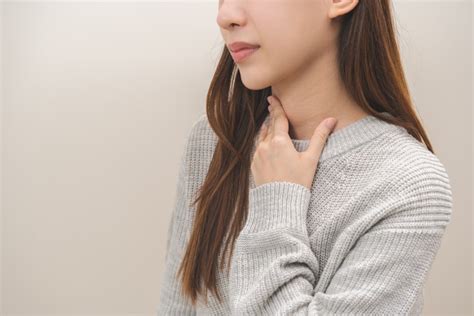 목에 가시 걸렸을때 맨밥 삼키면 안 돼요 생선가시가 목에 걸렸을 때 올바른 대처법 이영섭 이비인후과 전문의 네이버 블로그