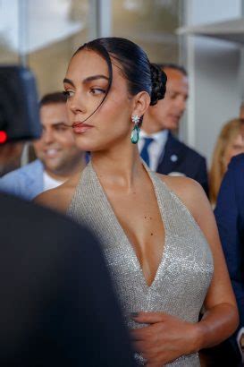 Georgina Rodriguez six mois après la mort d un de ses jumeaux elle