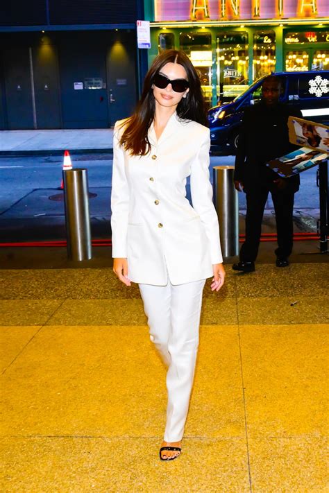 Emily Ratajkowskis Summer Style Is Stopping Traffic