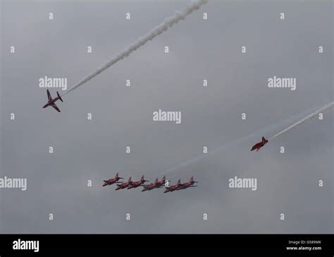 Raf Aerobatic Display Team The Red Arrows Syncro Pair Rejoin Stock
