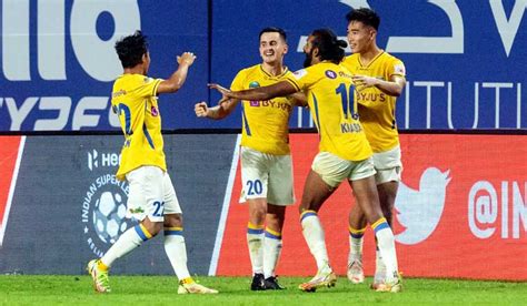 Isl 2021 22 Kerala Blasters Thump Chennaiyin 3 0 Enter Top Four The