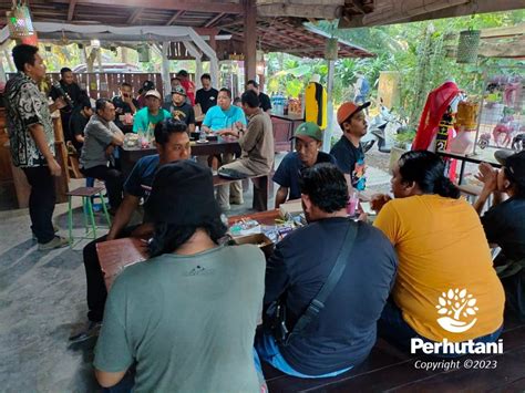 Perhutani Perhutani Bersama Jurnalis Gelar Ngopi Bareng Di Wisata