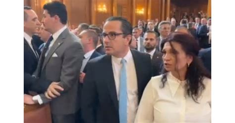 Вижте как Цончо Ганев наплю депутат Видео