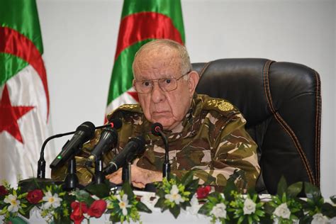 الفريق أول السعيد شنقريحة ينصّب قائد الدرك الوطني الجديد الإذاعة
