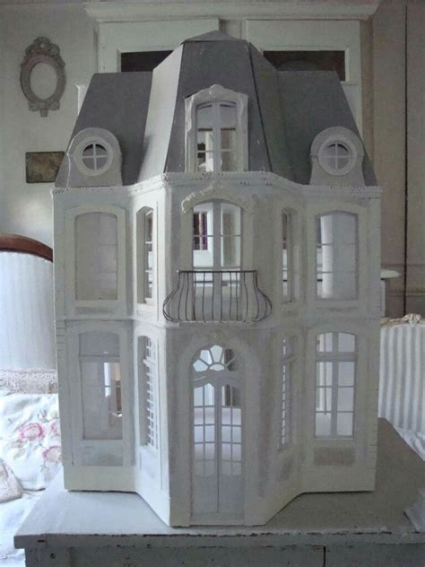 Victorian Dollhouse With Doll Furniture