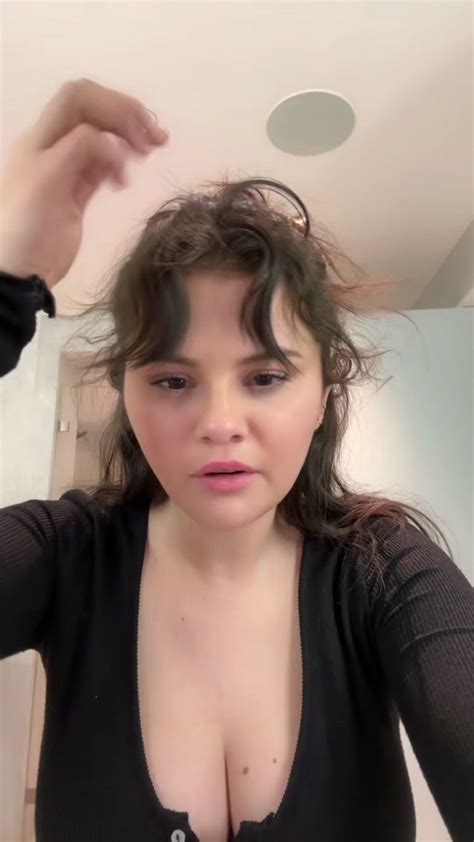 Selena Gomez Cleavage 3