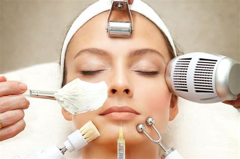Sebenarnya Perlu Enggak Facial Wajah Ke Salon Ini Jawabannya Girls