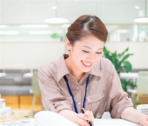 【年齢別】女性の髪の悩みをご紹介｜年齢で変わる薄毛・白髪などの悩み