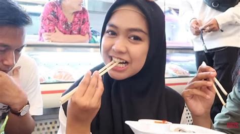 Makan Gurita Di Korea Ria Ricis Minta Maaf