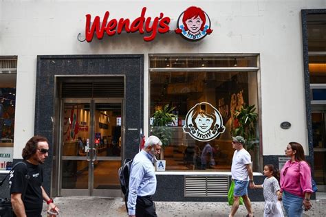 Wendys Offers Krabby Patty Meals For Spongebob Anniversary