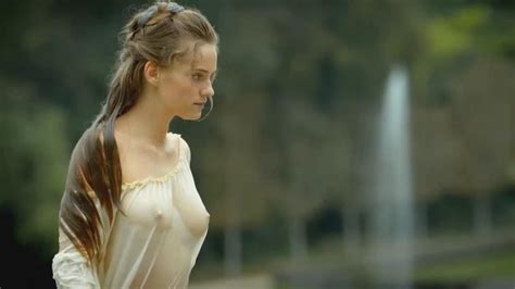 Noémie Schmidt nude pics page 1