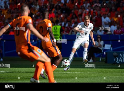 Alexander Prass Oesterreich 08 Am Ball Bei Der Flanke Vor Dem Tor Zum 01 Ger Netherlands