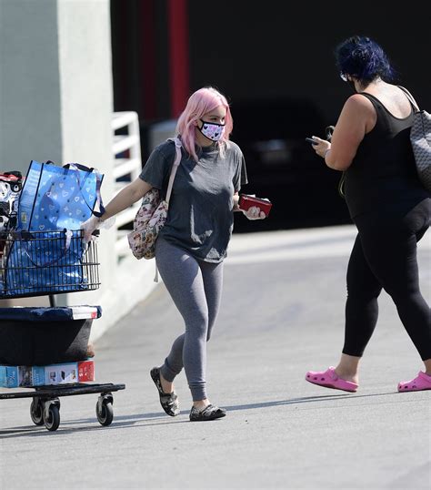 Ariel Winter Went Shopping Without Panties And Bra 24 Photos The