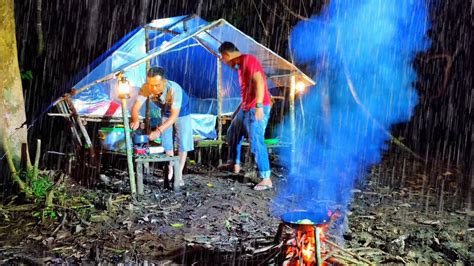 Camping Hujan Deras Tidur Nyenyak Di Rumah Plastik Yang Hangat Asmr