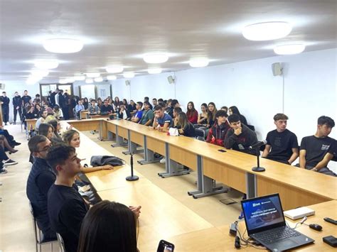 НАЦИОНАЛНА ТЪРГОВСКО БАНКОВА ГИМНАЗИЯ Първи в успеха