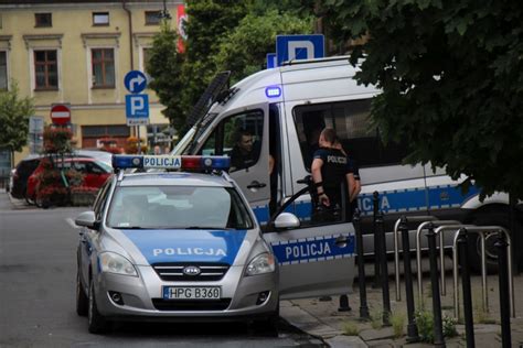 Za latką z Krakowa wydano list gończy Policja opublikowała jej wizerunek Wiadomości z