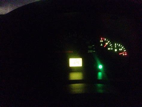 Замена лампочек в приборной панели — Lada Приора хэтчбек, 1,6 л, 2013 ...