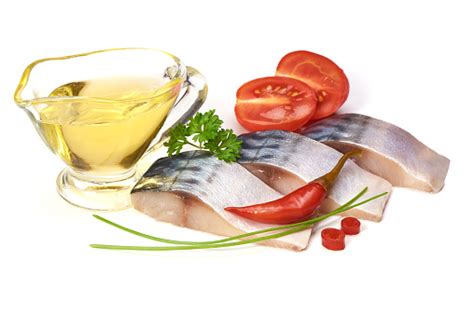 향신료 허브 토마토 및 석유와 고추 흰색 배경에 고립 된 고등어 고기에 대한 스톡 사진 및 기타 이미지 고기 고등어류